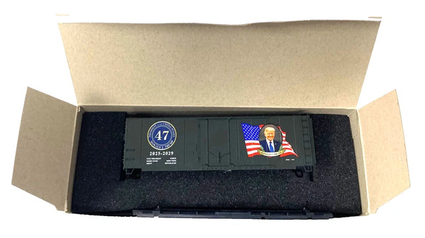 HO Micro Trains 3100001 President Trump Commemorative 40' Plug-Door Bo ...